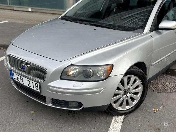 Grey Volvo V50 2005 in Siauliai, with an engine capacity of 2.00 L and mileage of 290 thousand km for 1550 €, photo 2 on AUTOMOTO.COM.LV