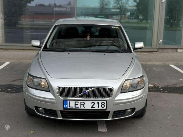 Grey Volvo V50 2005 in Siauliai, with an engine capacity of 2.00 L and mileage of 290 thousand km for 1550 €, photo 3 on AUTOMOTO.COM.LV
