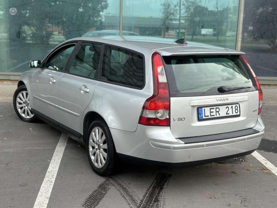 Grey Volvo V50 2005 in Siauliai, with an engine capacity of 2.00 L and mileage of 290 thousand km for 1550 €, photo 6 on AUTOMOTO.COM.LV