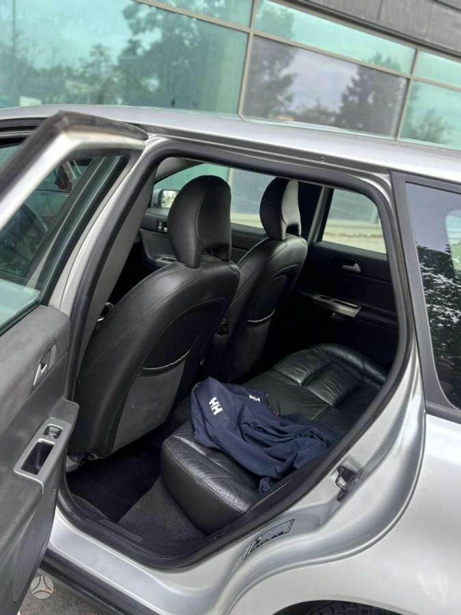 Grey Volvo V50 2005 in Siauliai, with an engine capacity of 2.00 L and mileage of 290 thousand km for 1550 €, photo 7 on AUTOMOTO.COM.LV