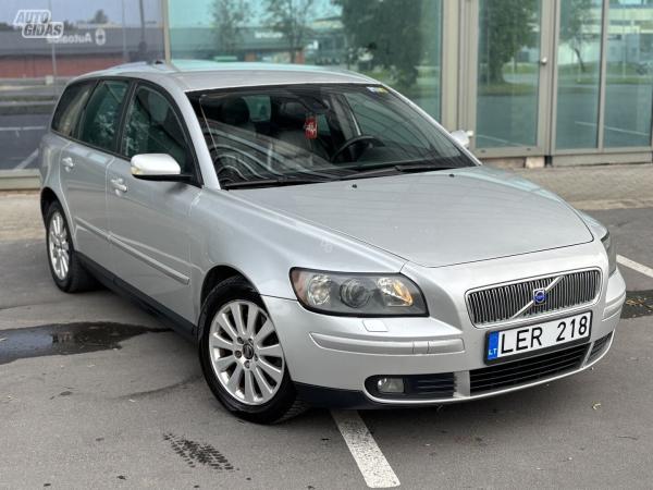 Pelēks Volvo V50 2005 Šauļi, ar dzinēja tilpumu 2.00 L un nobraukumu 260 tūkst. km par 1550 €, foto 1 vietnē AUTOMOTO.COM.LV
