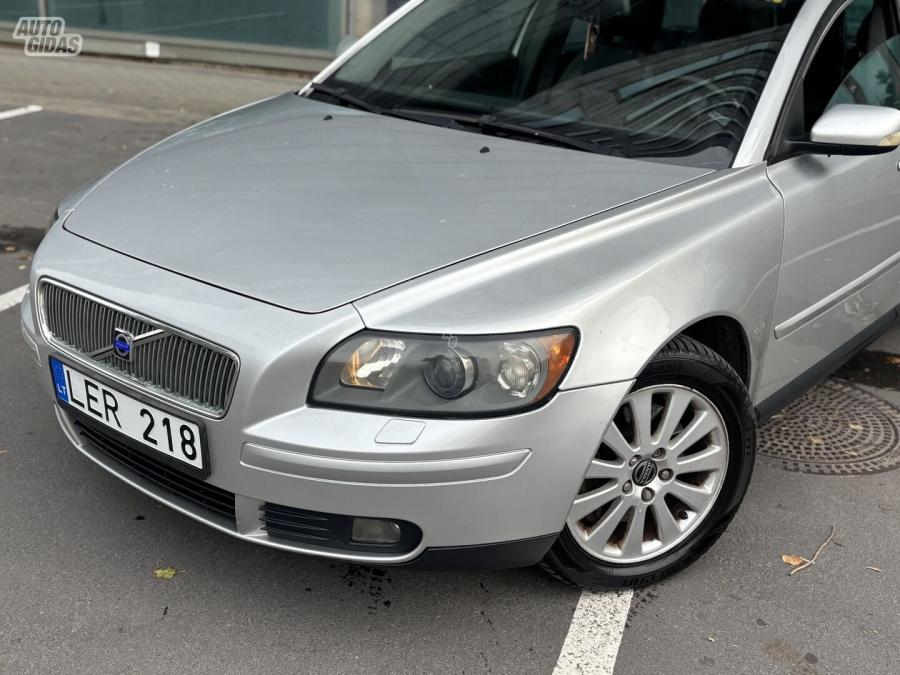 Grey Volvo V50 2005 in Siauliai, with an engine capacity of 2.00 L and mileage of 260 thousand km for 1550 €, photo 3 on AUTOMOTO.COM.LV