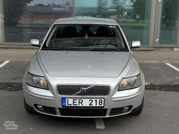 Pelēks Volvo V50 2005 Šauļi, ar dzinēja tilpumu 2.00 L un nobraukumu 260 tūkst. km par 1550 €, foto 4 vietnē AUTOMOTO.COM.LV