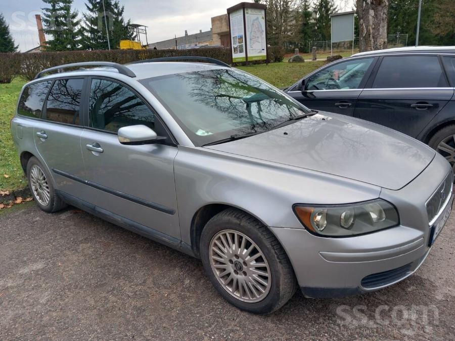 Grey Volvo V50 2005 in Tukums, with an engine capacity of 1.60 L and mileage of 353 thousand km for 1400 €, photo 1 on AUTOMOTO.COM.LV