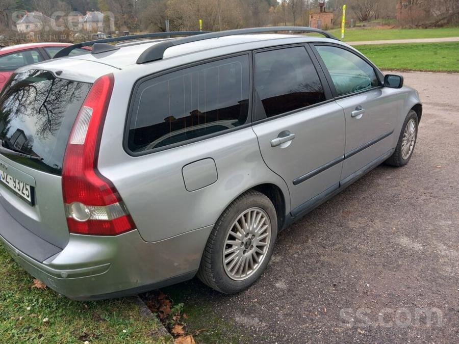 Grey Volvo V50 2005 in Tukums, with an engine capacity of 1.60 L and mileage of 353 thousand km for 1400 €, photo 2 on AUTOMOTO.COM.LV