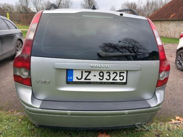 Pelēks Volvo V50 2005 Tukums, ar dzinēja tilpumu 1.60 L un nobraukumu 353 tūkst. km par 1400 €, foto 6 vietnē AUTOMOTO.COM.LV