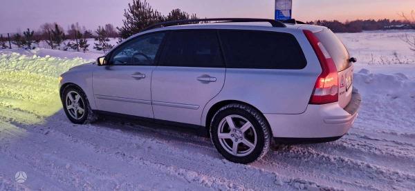 Pelēks Volvo V50 2005 Gargždai, ar dzinēja tilpumu 2.00 L un nobraukumu 343 tūkst. km par 2300 €, foto 2 vietnē AUTOMOTO.COM.LV