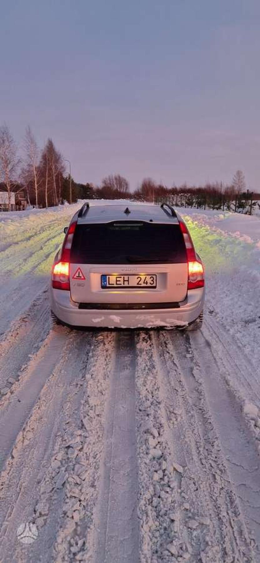 Pelēks Volvo V50 2005 Gargždai, ar dzinēja tilpumu 2.00 L un nobraukumu 343 tūkst. km par 2300 €, foto 3 vietnē AUTOMOTO.COM.LV