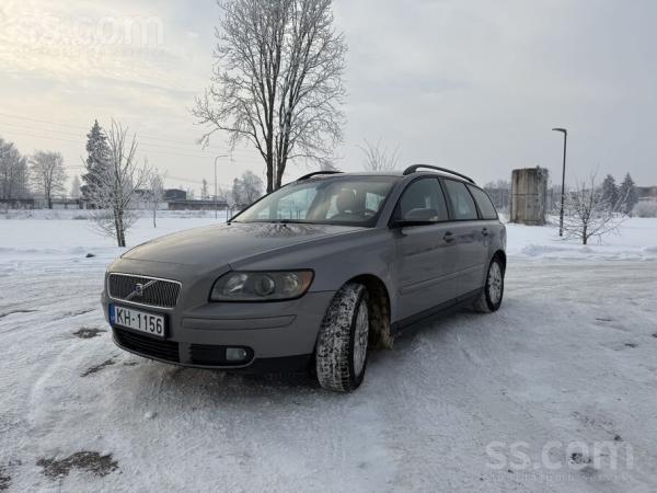 Pelēks Volvo V50 2005 Bauska, ar dzinēja tilpumu 2.00 L un nobraukumu 328 tūkst. km par 1490 €, foto 1 vietnē AUTOMOTO.COM.LV