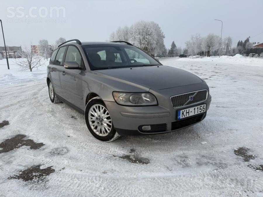 Pelēks Volvo V50 2005 Bauska, ar dzinēja tilpumu 2.00 L un nobraukumu 328 tūkst. km par 1490 €, foto 2 vietnē AUTOMOTO.COM.LV