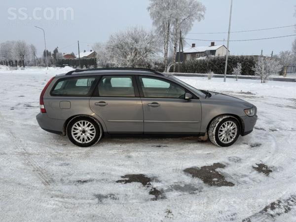 Pelēks Volvo V50 2005 Bauska, ar dzinēja tilpumu 2.00 L un nobraukumu 328 tūkst. km par 1490 €, foto 3 vietnē AUTOMOTO.COM.LV