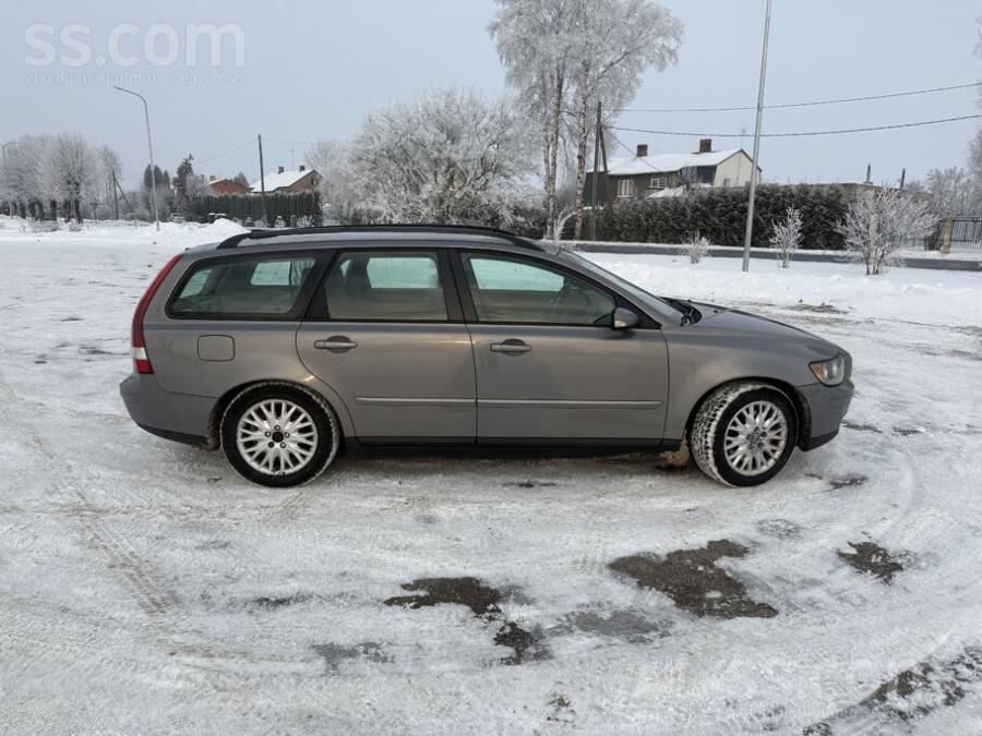 Pelēks Volvo V50 2005 Bauska, ar dzinēja tilpumu 2.00 L un nobraukumu 328 tūkst. km par 1490 €, foto 3 vietnē AUTOMOTO.COM.LV