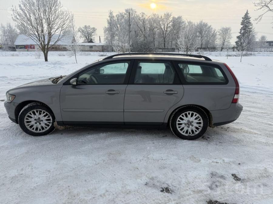 Pelēks Volvo V50 2005 Bauska, ar dzinēja tilpumu 2.00 L un nobraukumu 328 tūkst. km par 1490 €, foto 4 vietnē AUTOMOTO.COM.LV