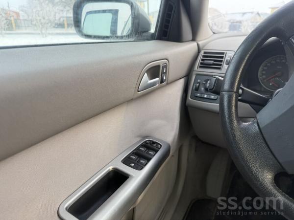 Pelēks Volvo V50 2005 Bauska, ar dzinēja tilpumu 2.00 L un nobraukumu 328 tūkst. km par 1490 €, foto 9 vietnē AUTOMOTO.COM.LV