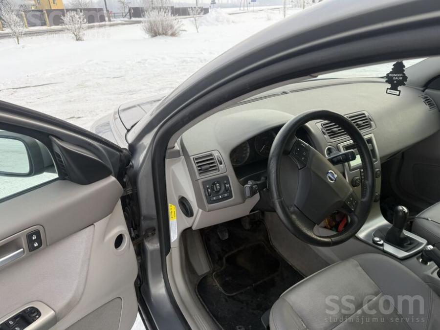 Pelēks Volvo V50 2005 Bauska, ar dzinēja tilpumu 2.00 L un nobraukumu 328 tūkst. km par 1490 €, foto 12 vietnē AUTOMOTO.COM.LV