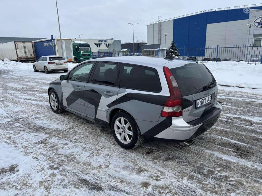 Pelēks Volvo V50 2005 Viļņa, ar dzinēja tilpumu 1.56 L un nobraukumu 376 tūkst. km par 890 €, foto 1 vietnē AUTOMOTO.COM.LV