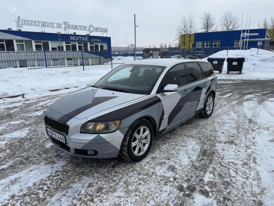 Pelēks Volvo V50 2005 Viļņa, ar dzinēja tilpumu 1.56 L un nobraukumu 376 tūkst. km par 890 €, foto 2 vietnē AUTOMOTO.COM.LV