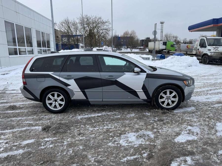 Pelēks Volvo V50 2005 Viļņa, ar dzinēja tilpumu 1.56 L un nobraukumu 376 tūkst. km par 890 €, foto 4 vietnē AUTOMOTO.COM.LV