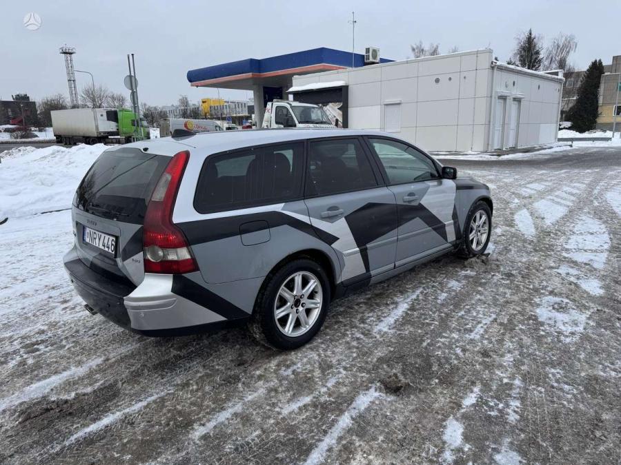 Pelēks Volvo V50 2005 Viļņa, ar dzinēja tilpumu 1.56 L un nobraukumu 376 tūkst. km par 890 €, foto 5 vietnē AUTOMOTO.COM.LV