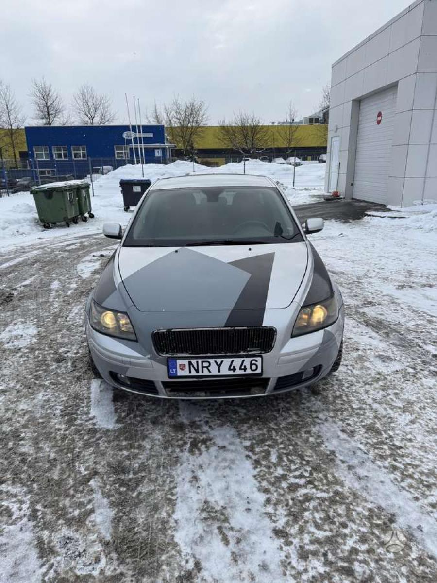 Pelēks Volvo V50 2005 Viļņa, ar dzinēja tilpumu 1.56 L un nobraukumu 376 tūkst. km par 890 €, foto 8 vietnē AUTOMOTO.COM.LV