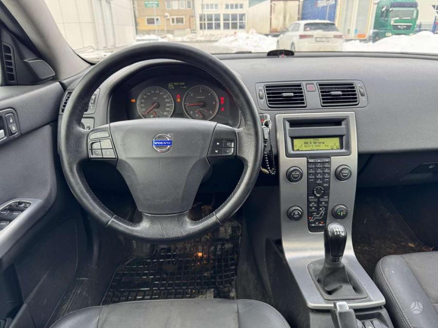 Pelēks Volvo V50 2005 Viļņa, ar dzinēja tilpumu 1.56 L un nobraukumu 376 tūkst. km par 890 €, foto 17 vietnē AUTOMOTO.COM.LV