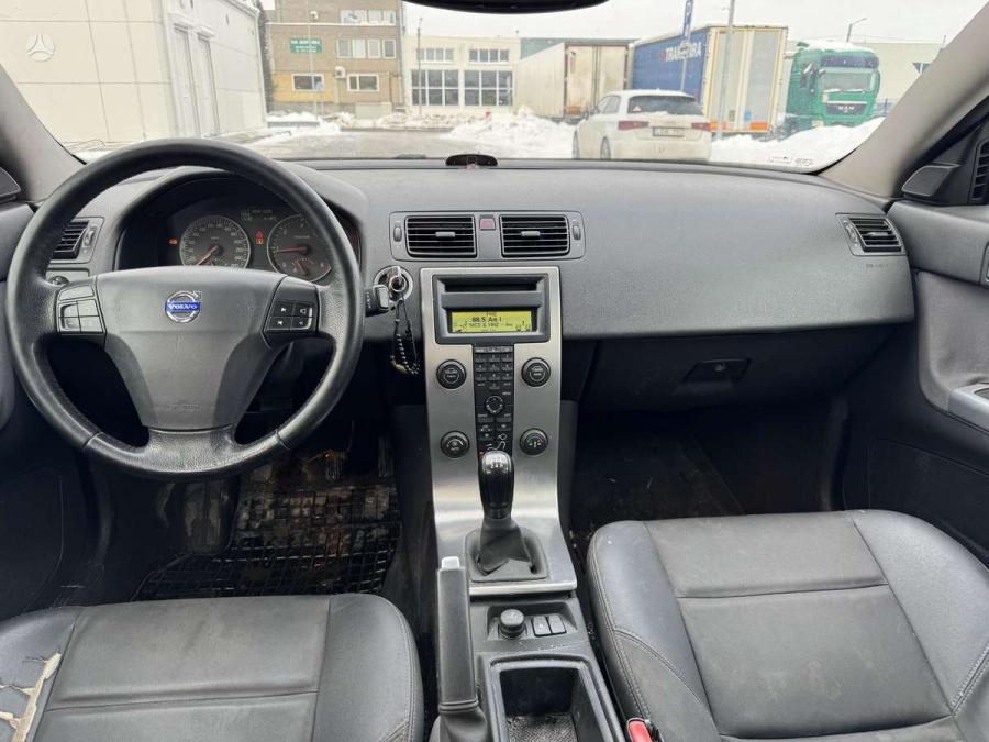 Pelēks Volvo V50 2005 Viļņa, ar dzinēja tilpumu 1.56 L un nobraukumu 376 tūkst. km par 890 €, foto 18 vietnē AUTOMOTO.COM.LV