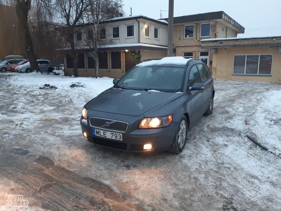 Grey Volvo V50 2005 in Kaunas, with an engine capacity of 2.00 L and mileage of 300 thousand km for 750 €, photo 3 on AUTOMOTO.COM.LV