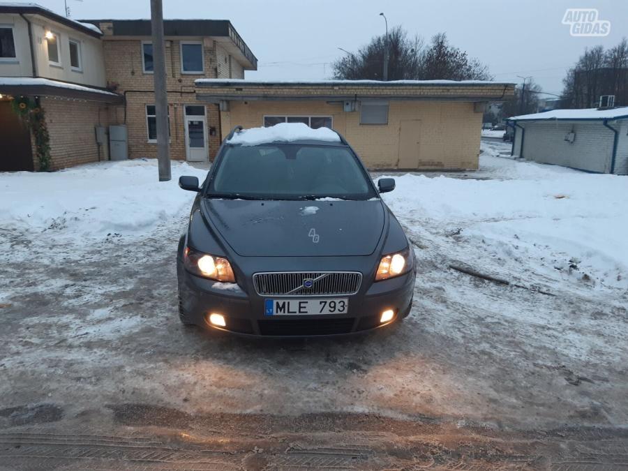 Grey Volvo V50 2005 in Kaunas, with an engine capacity of 2.00 L and mileage of 300 thousand km for 750 €, photo 4 on AUTOMOTO.COM.LV