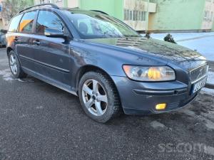 Grey Volvo V50 2005 in Valmiera, with an engine capacity of 2.00 L and mileage of 261 thousand km for 1535 €, photo  on AUTOMOTO.COM.LV