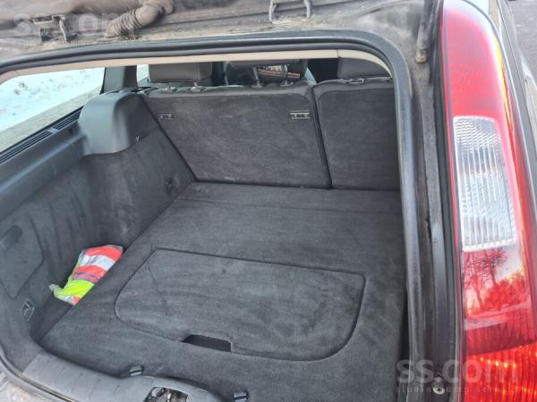Pelēks Volvo V50 2005 Valmiera, ar dzinēja tilpumu 2.00 L un nobraukumu 261 tūkst. km par 1535 €, foto 4 vietnē AUTOMOTO.COM.LV