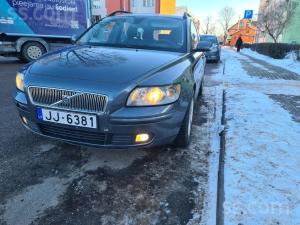 Grey Volvo V50 2005 in Valmiera, with an engine capacity of 2.00 L and mileage of 261 thousand km for 1535 €, photo 9 on AUTOMOTO.COM.LV