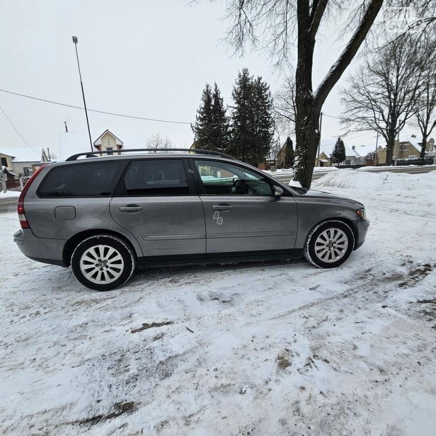Pelēks Volvo V50 2005 Šauļi, ar dzinēja tilpumu 2.00 L un nobraukumu 326 tūkst. km par 980 €, foto 4 vietnē AUTOMOTO.COM.LV