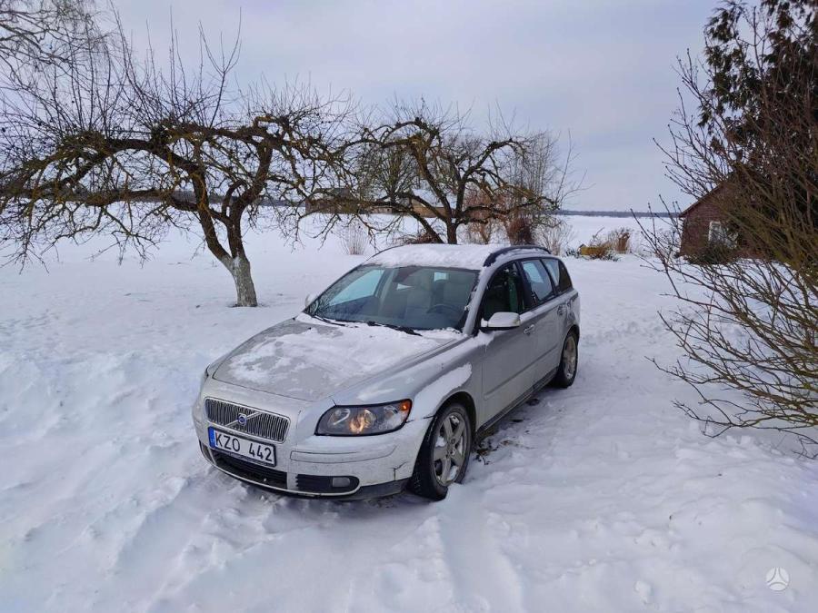 Pelēks Volvo V50 2005 Šauļi, ar dzinēja tilpumu 2.00 L un nobraukumu 295 tūkst. km par 850 €, foto 1 vietnē AUTOMOTO.COM.LV
