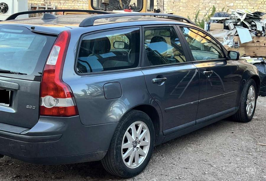 Pelēks Volvo V50 2005 Klaipėda, ar dzinēja tilpumu 2.00 L un nobraukumu 273 tūkst. km par 750 €, foto 1 vietnē AUTOMOTO.COM.LV