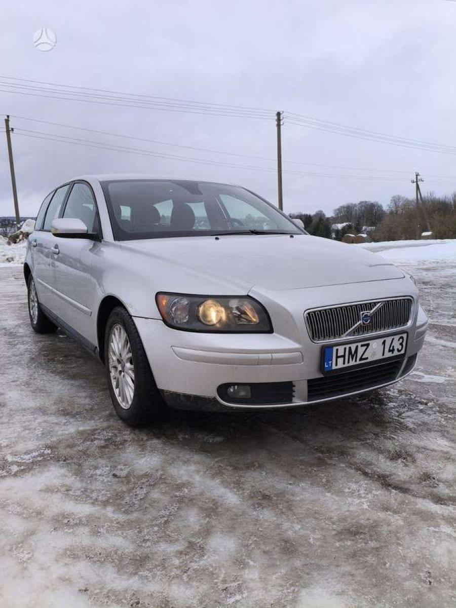 Grey Volvo V50 2005 in Kaisiadorys, with an engine capacity of 2.00 L and mileage of 252 thousand km for 1750 €, photo 1 on AUTOMOTO.COM.LV