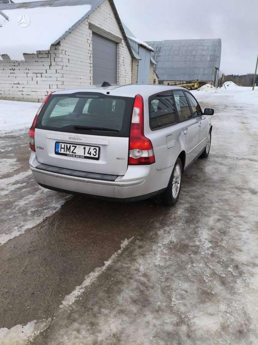 Grey Volvo V50 2005 in Kaisiadorys, with an engine capacity of 2.00 L and mileage of 252 thousand km for 1750 €, photo 2 on AUTOMOTO.COM.LV