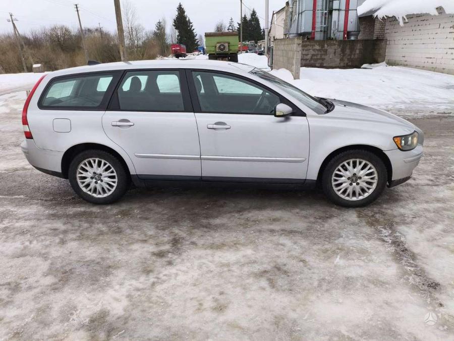 Grey Volvo V50 2005 in Kaisiadorys, with an engine capacity of 2.00 L and mileage of 252 thousand km for 1750 €, photo 5 on AUTOMOTO.COM.LV