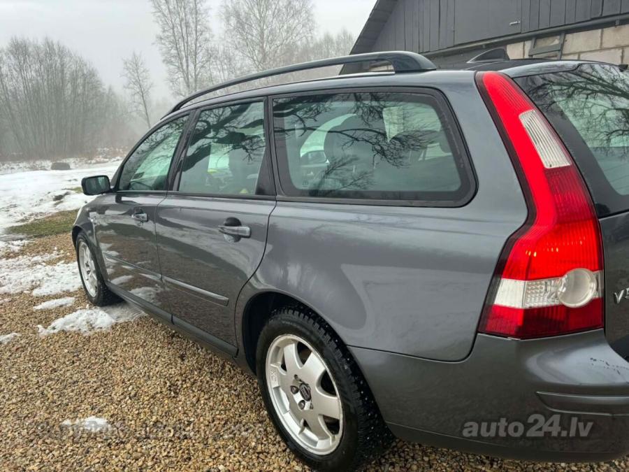 Grey Volvo V50 2005 in Elva, with an engine capacity of 2.00 L and mileage of 359 thousand km for 2500 €, photo 6 on AUTOMOTO.COM.LV