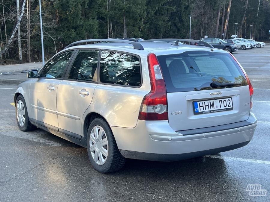 Pelēks Volvo V50 2005 Klaipėda, ar dzinēja tilpumu 2.00 L un nobraukumu 400 tūkst. km par 1499 €, foto 2 vietnē AUTOMOTO.COM.LV