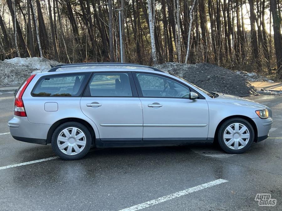 Pelēks Volvo V50 2005 Klaipėda, ar dzinēja tilpumu 2.00 L un nobraukumu 400 tūkst. km par 1499 €, foto 5 vietnē AUTOMOTO.COM.LV