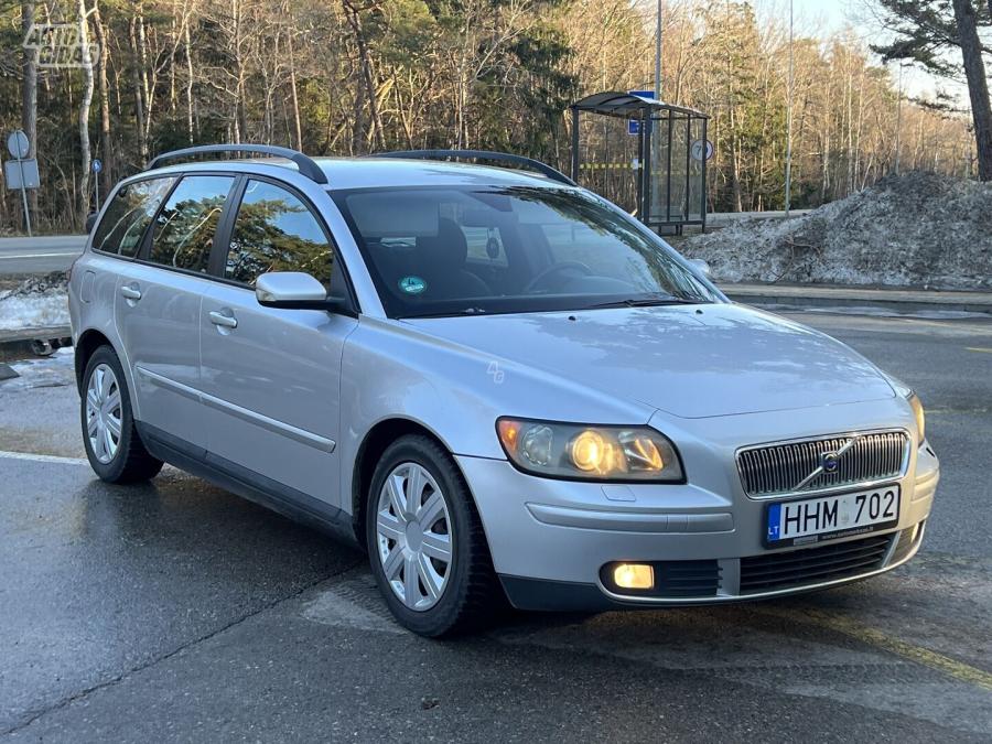Grey Volvo V50 2005 in Klaipeda, with an engine capacity of 2.00 L and mileage of 400 thousand km for 1450 €, photo 1 on AUTOMOTO.COM.LV