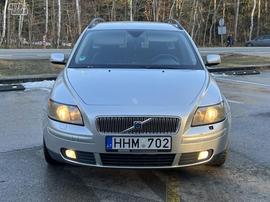 Grey Volvo V50 2005 in Klaipeda, with an engine capacity of 2.00 L and mileage of 400 thousand km for 1450 €, photo 2 on AUTOMOTO.COM.LV
