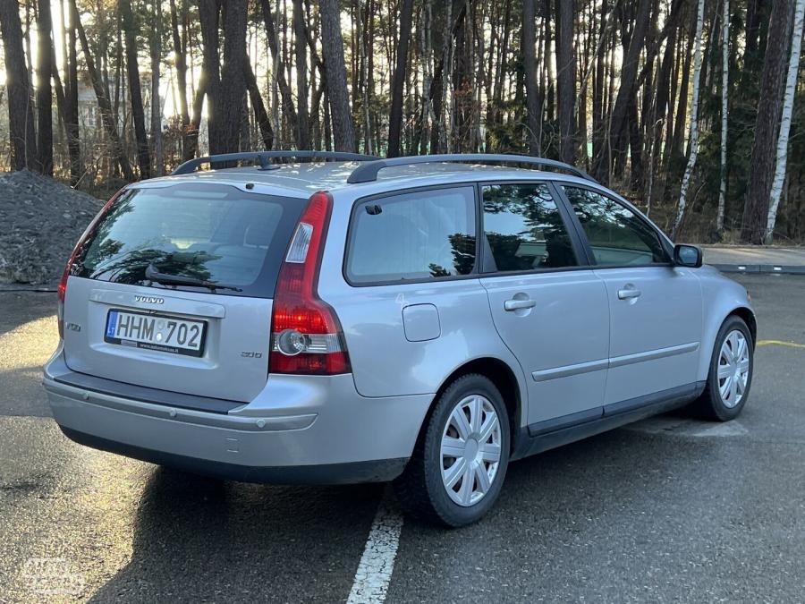 Grey Volvo V50 2005 in Klaipeda, with an engine capacity of 2.00 L and mileage of 400 thousand km for 1450 €, photo 5 on AUTOMOTO.COM.LV