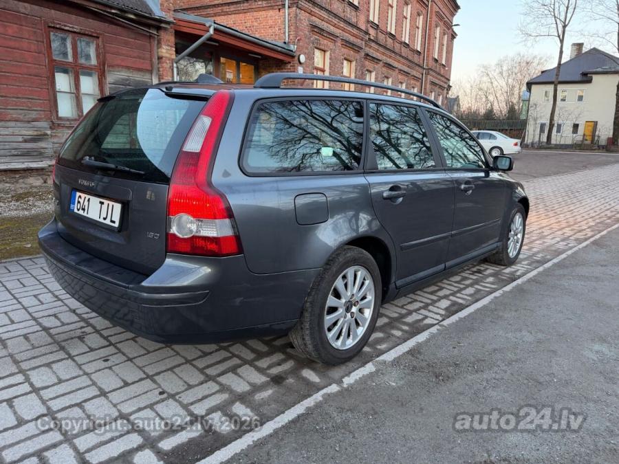 Pelēks Volvo V50 2005 Tartu, ar dzinēja tilpumu 1.60 L un nobraukumu 374 tūkst. km par 1999 €, foto 4 vietnē AUTOMOTO.COM.LV