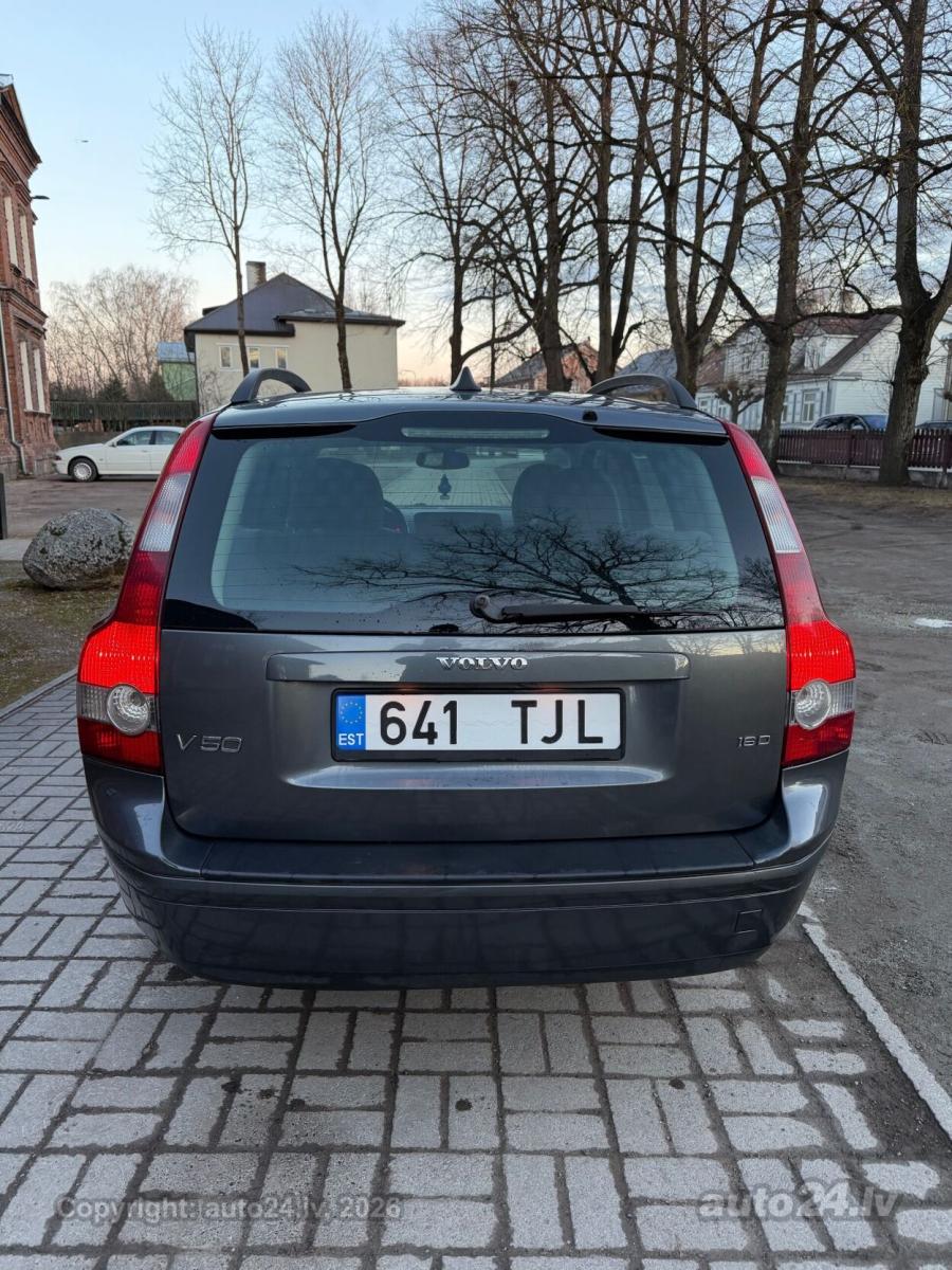 Pelēks Volvo V50 2005 Tartu, ar dzinēja tilpumu 1.60 L un nobraukumu 374 tūkst. km par 1999 €, foto 5 vietnē AUTOMOTO.COM.LV