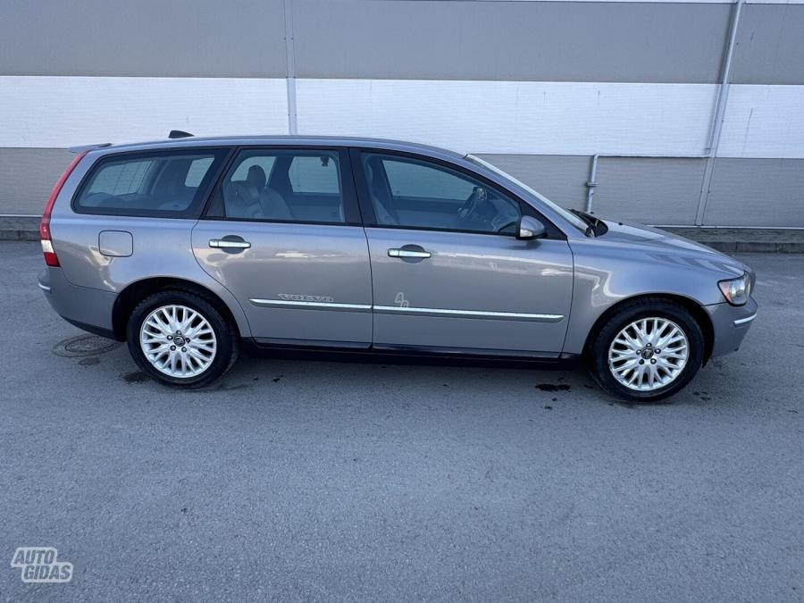 Pelēks Volvo V50 2005 Šauļi, ar dzinēja tilpumu 2.00 L un nobraukumu 320 tūkst. km par 1199 €, foto 1 vietnē AUTOMOTO.COM.LV