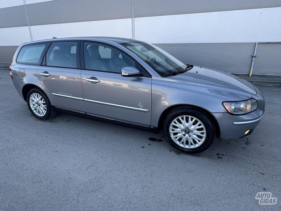 Pelēks Volvo V50 2005 Šauļi, ar dzinēja tilpumu 2.00 L un nobraukumu 320 tūkst. km par 1199 €, foto 2 vietnē AUTOMOTO.COM.LV