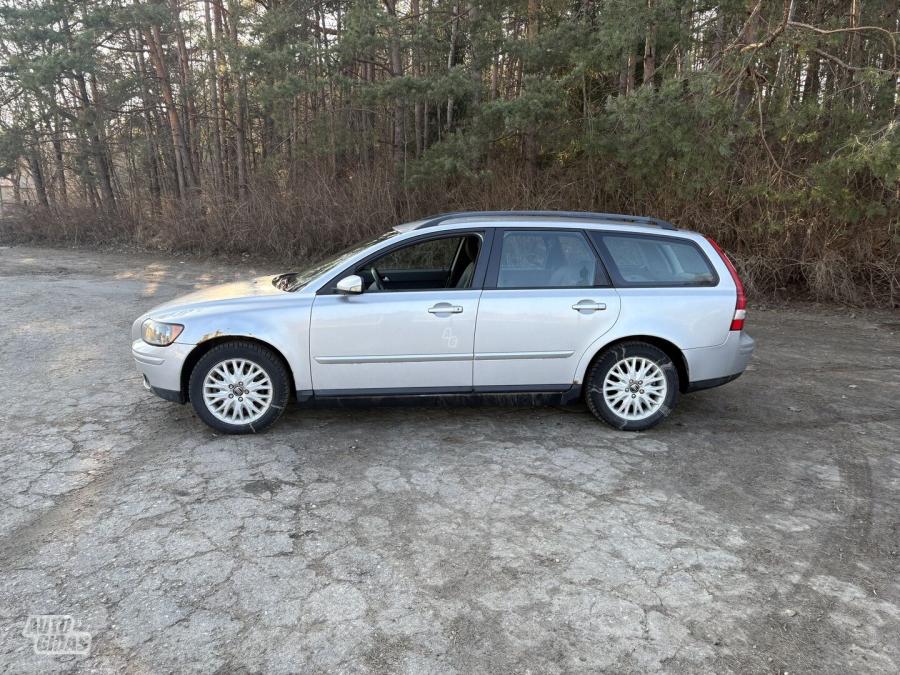 Pelēks Volvo V50 2005 Anykščiai, ar dzinēja tilpumu 2.00 L un nobraukumu 299 tūkst. km par 450 €, foto 2 vietnē AUTOMOTO.COM.LV