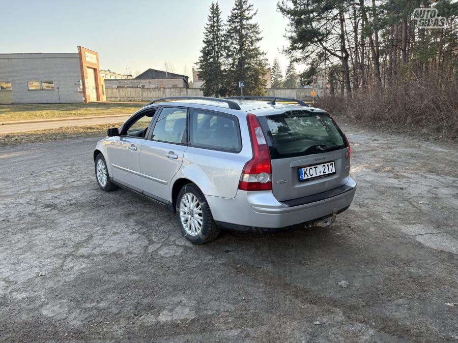 Pelēks Volvo V50 2005 Anykščiai, ar dzinēja tilpumu 2.00 L un nobraukumu 299 tūkst. km par 450 €, foto 3 vietnē AUTOMOTO.COM.LV