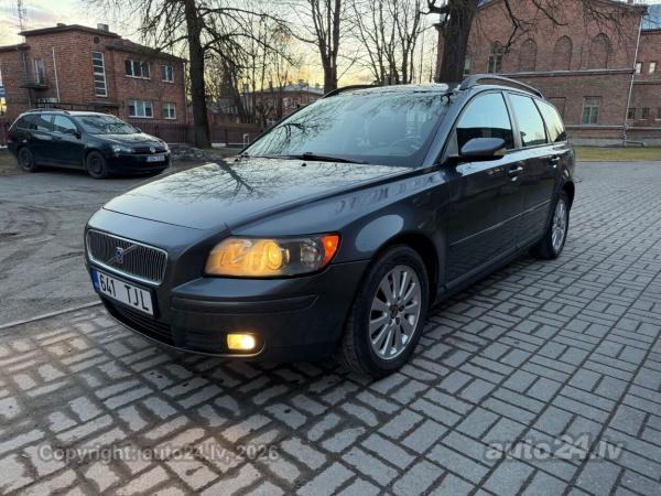 Pelēks Volvo V50 2005 Tartu, ar dzinēja tilpumu 1.60 L un nobraukumu 374 tūkst. km par 1800 €, foto 1 vietnē AUTOMOTO.COM.LV